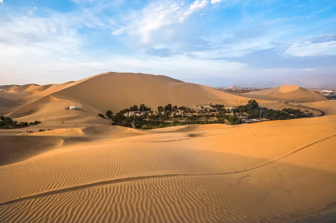 Six Places to Spot the World's Most Breathtaking Sand Dunes 26586_2