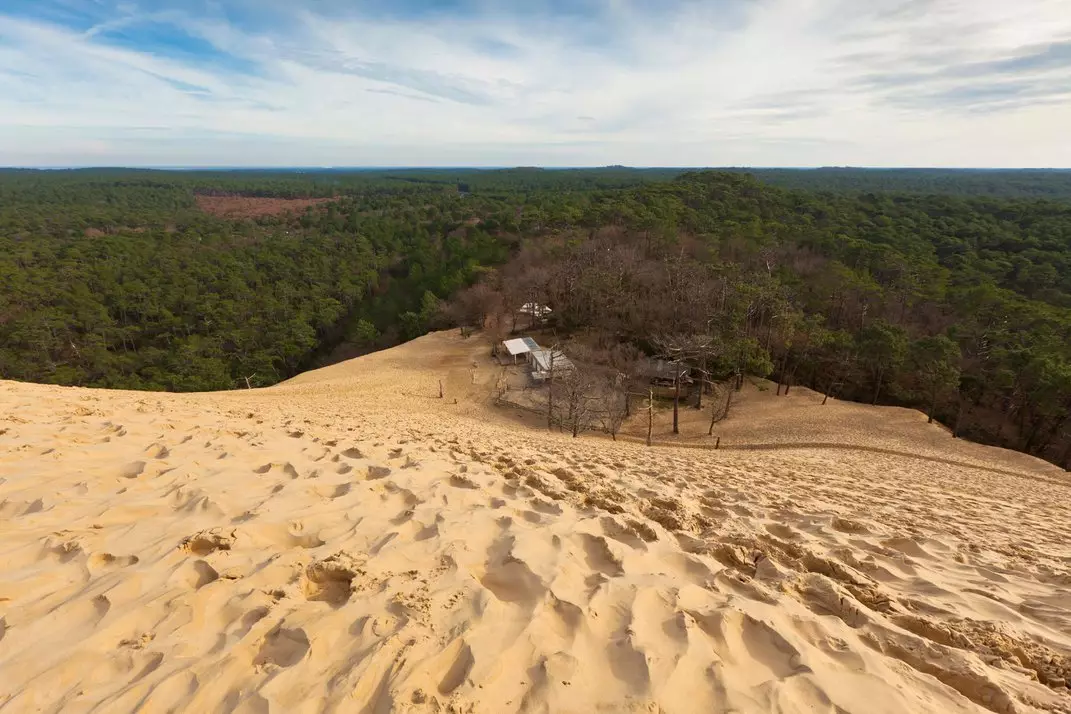 दुनिया के सबसे लुभावने रेत के टीलों को देखने के लिए छह स्थान 26586_27