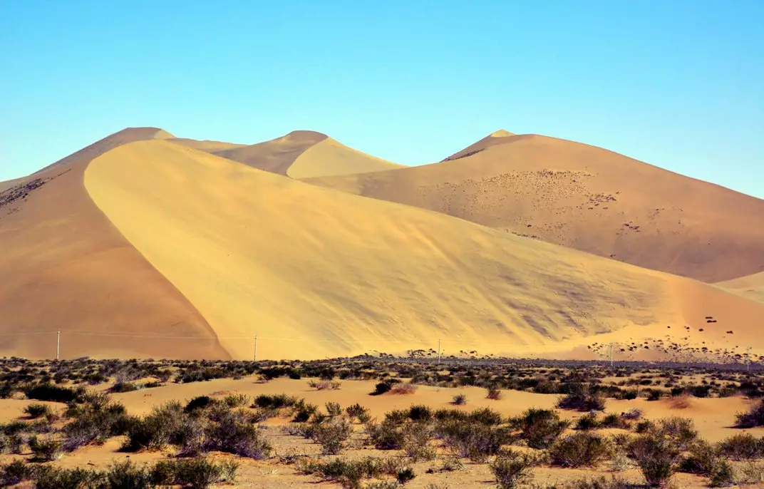 ستة أماكن لاكتشاف الكثبان الرملية الأكثر لالتقاط الأنفاس في العالم 26586_8