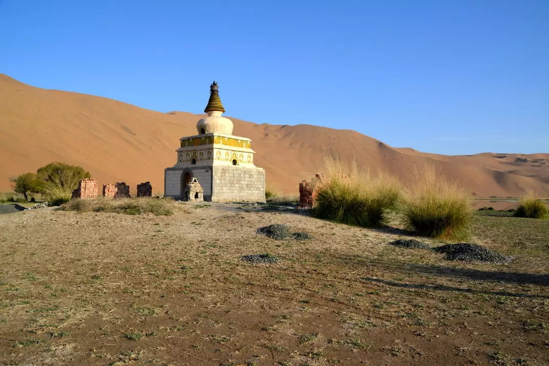 दुनिया के सबसे लुभावने रेत के टीलों को देखने के लिए छह स्थान 26586_9
