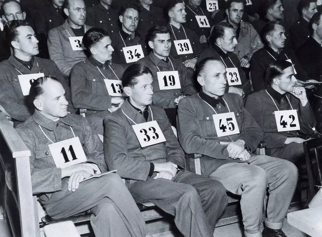 Persidangan, yang diadakan dari Mei hingga Juli 1946 di bekas kamp konsentrasi di Dachau, Jerman, mendakwa para jenderal Jerman bersama dengan prajurit berpangkat rendah. Semua kecuali satu terdakwa dinyatakan bersalah; dalam satu dekade, semua berjalan bebas.