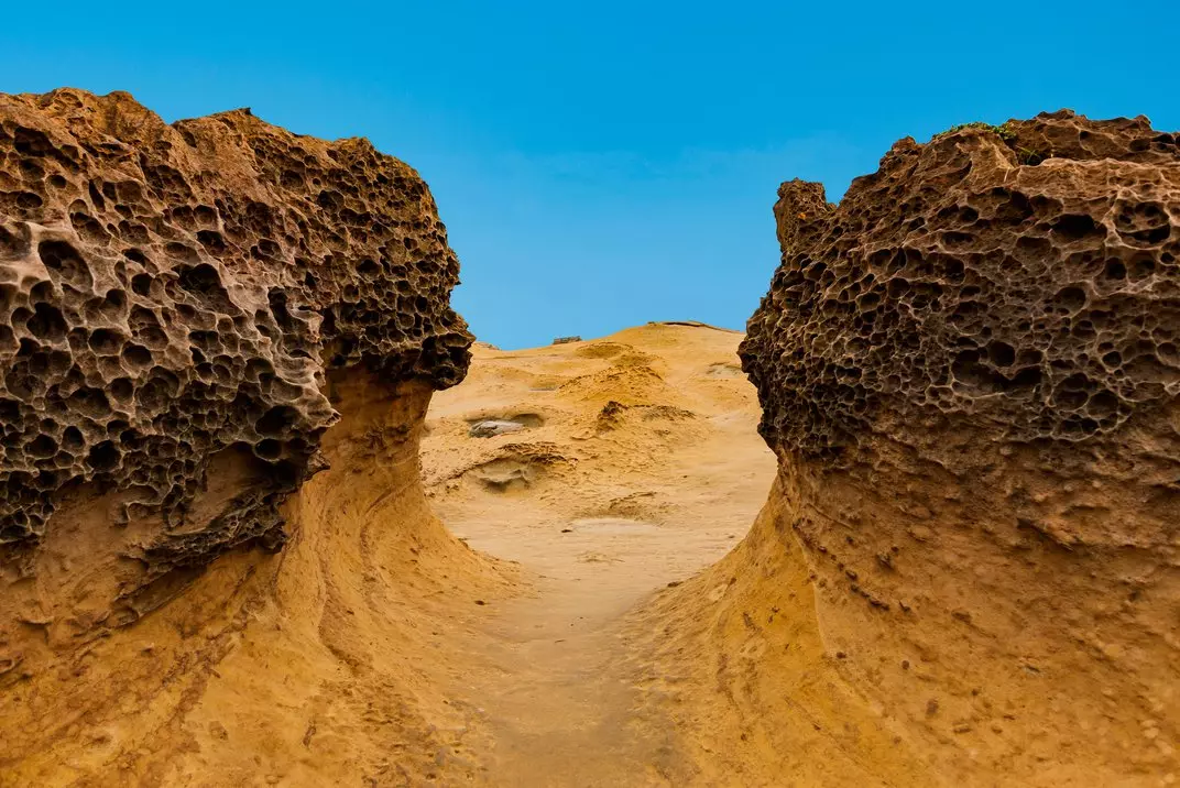 La geoparko Yehliu de Tajvano Estas Kiel Disneyland por Rock Amantoj 26789_2