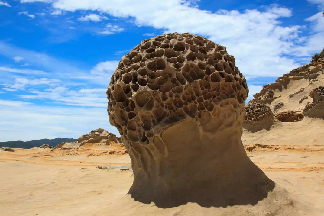 تائیوان کا Yehliu Geopark راک سے محبت کرنے والوں کے لیے ڈزنی لینڈ جیسا ہے۔ 26789_7