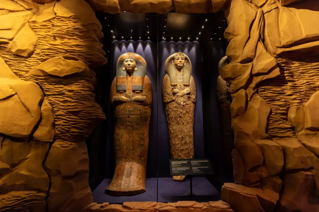 21-ci sülalənin baş keşişi I Pinedjemin mumiyasının daxili tabut qapağı