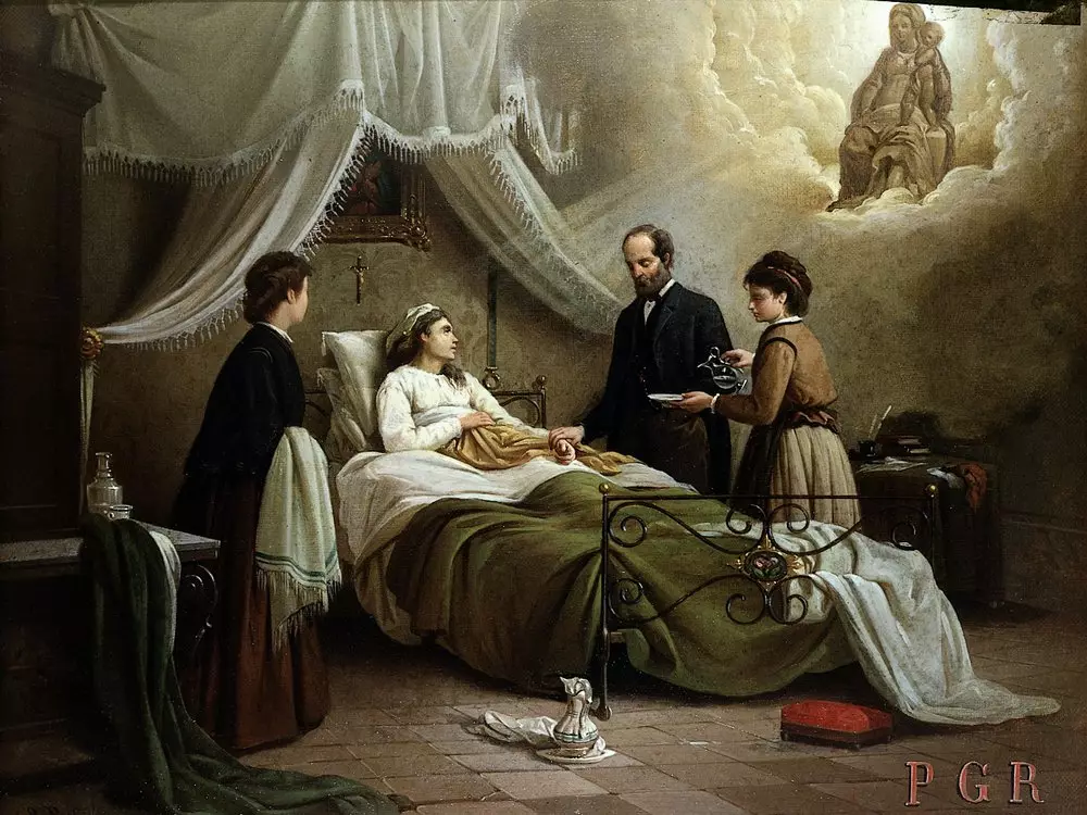 Žena u krevetu u bolesničkoj sobi