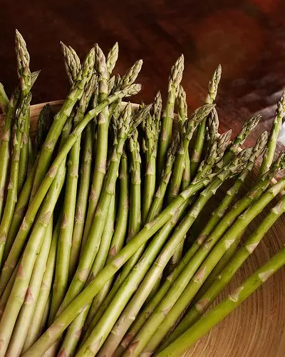 Eau d'Asparagus (אָדער וואָס איז הינטער די אַספּאַראַגוס ווירקונג?)