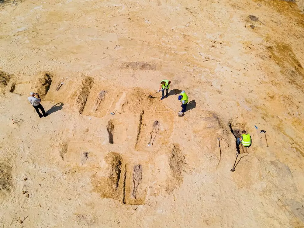 Argeologen ûntdekke it 16e-ieuske bernebegraafplak yn Poalen