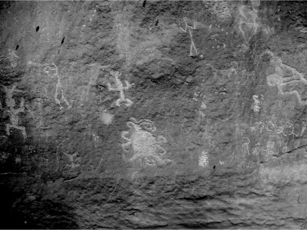 ग्रहण petroglyph