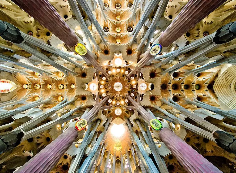 Iminyaka Engu-137 Ngemva Kokuqala Ukwakhiwa, I-La Sagrada Familia Ithola Imvume Yokwakha