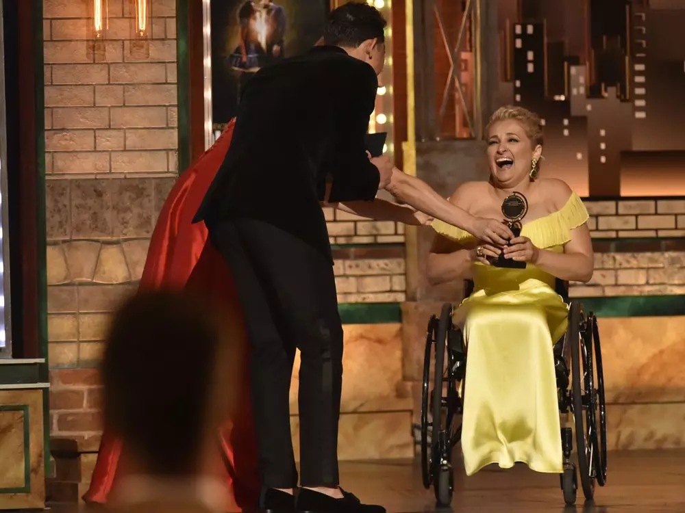 Ali Stroker Anoita Nhoroondo, uye Zvimwe Kubva kuTony Awards