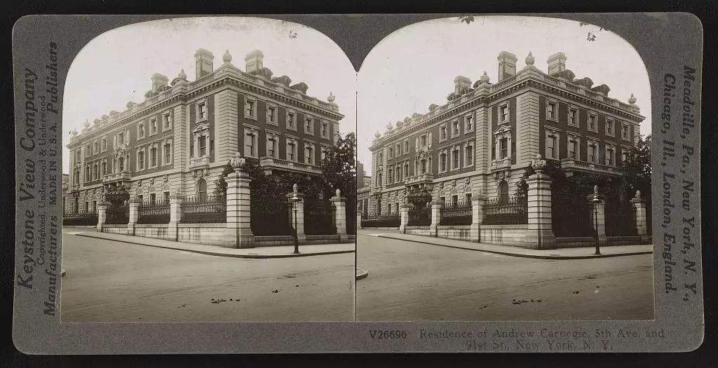 Foto histórica da mansión da Quinta Avenida de Andrew Carnegie