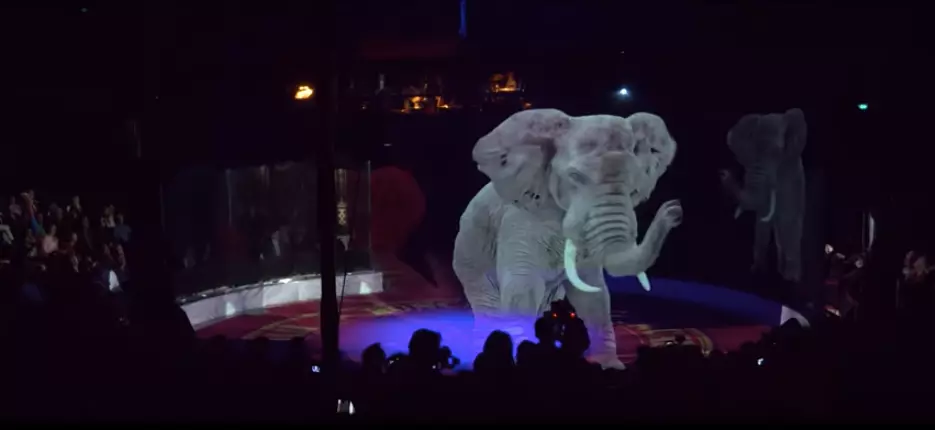 Gumagamit ang isang German Circus ng mga Nakagagandang Hologram sa halip na Mga Live Animal Performer