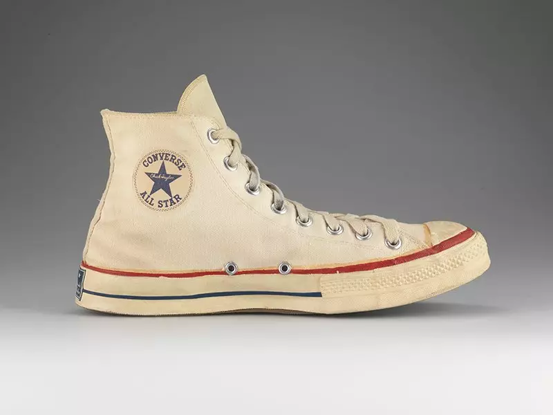 របៀបដែល Chuck Taylor បានបង្រៀនអាមេរិចពីរបៀបលេងបាល់បោះ