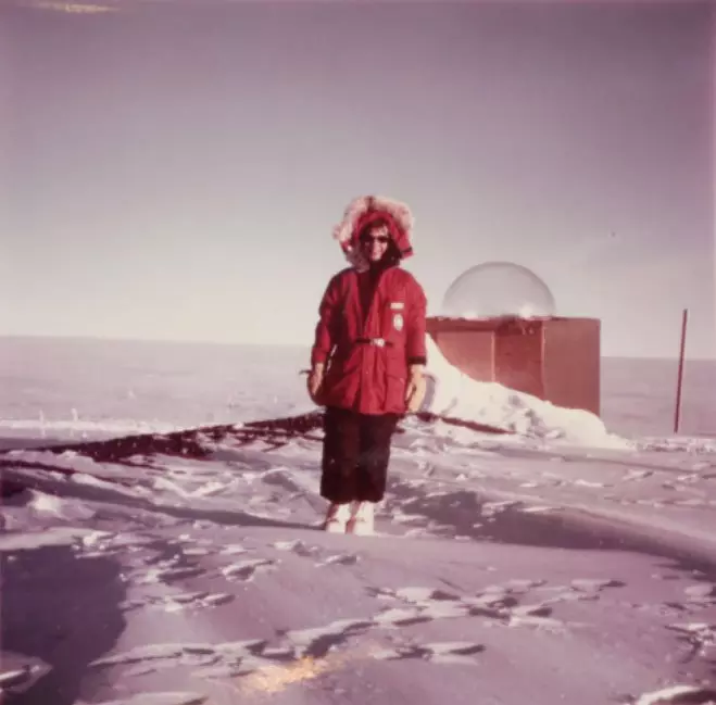 O le Inisinia Fa'asalaina o Irene Peden na Gausia Pa puipui o le Antarctica mo Tamaitai