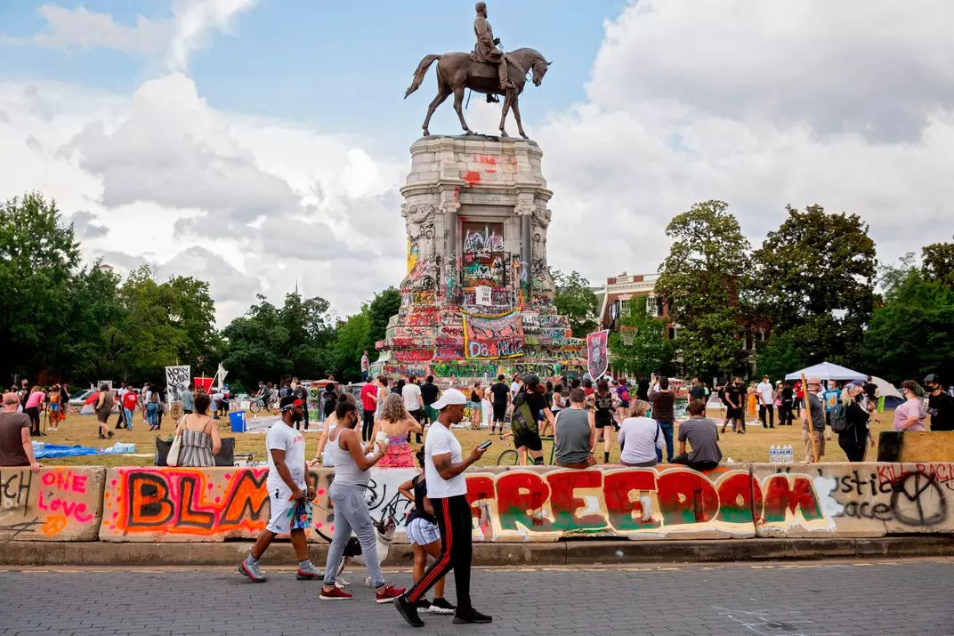 Robert E. Lee Memorial Covered in Graffiti