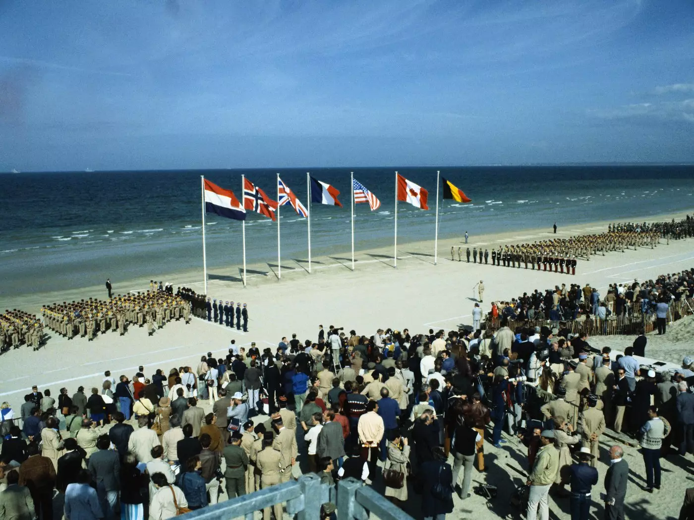 Hierdie foto's vang die aangryping van vorige D-Day-herdenkings vas 27362_1