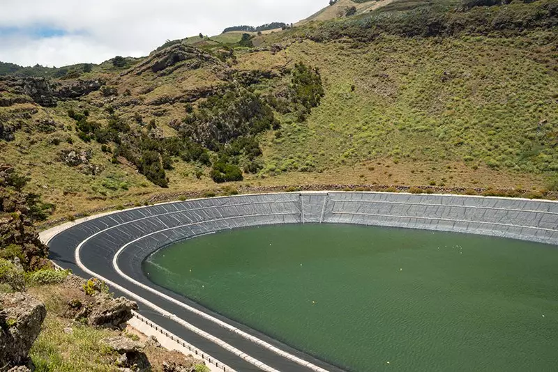 I Canary Islands, Tiny El Hierro taumafai mo le Malosi Tutoatasi 27432_1