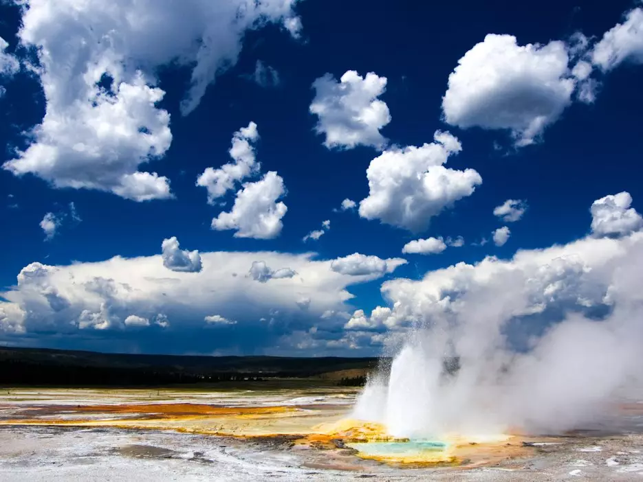 Yellowstone geiser