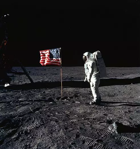 Ten Enduring Myths About the U.S. Space Program 27494_7
