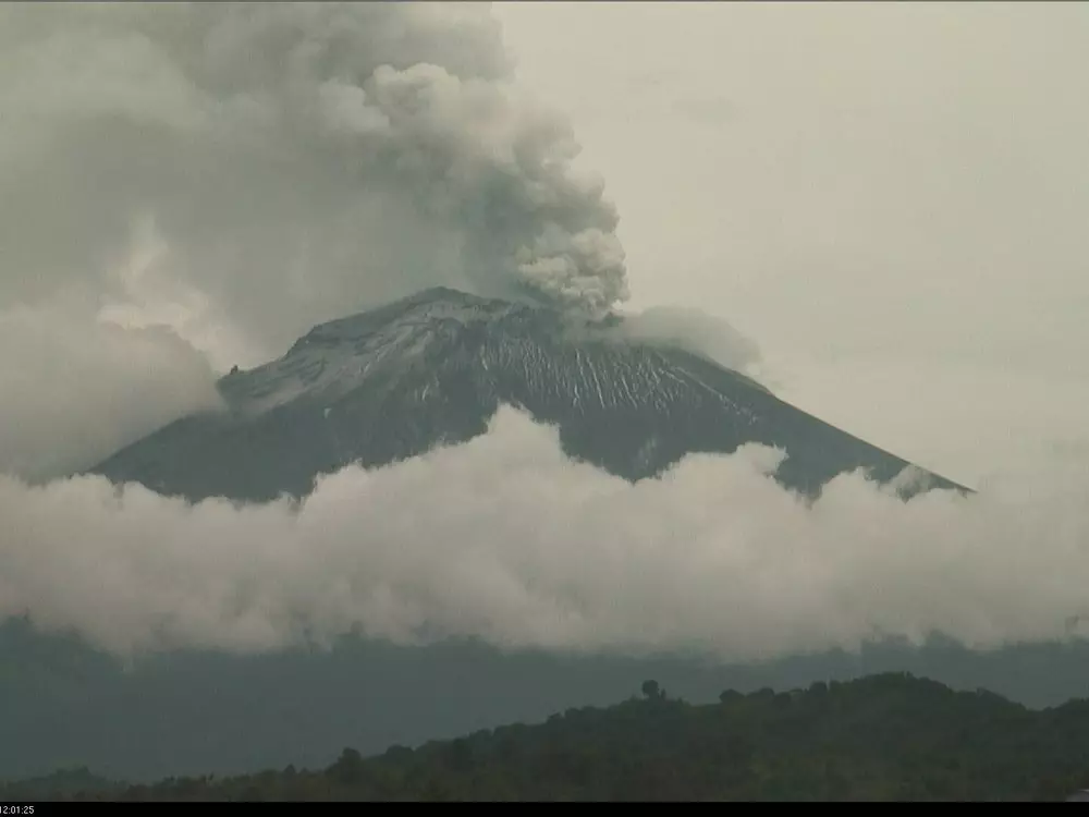 Jeki Oju kan lori Popocatépetl, Awọn onina ti nwaye Kan ni ita Ilu Mexico