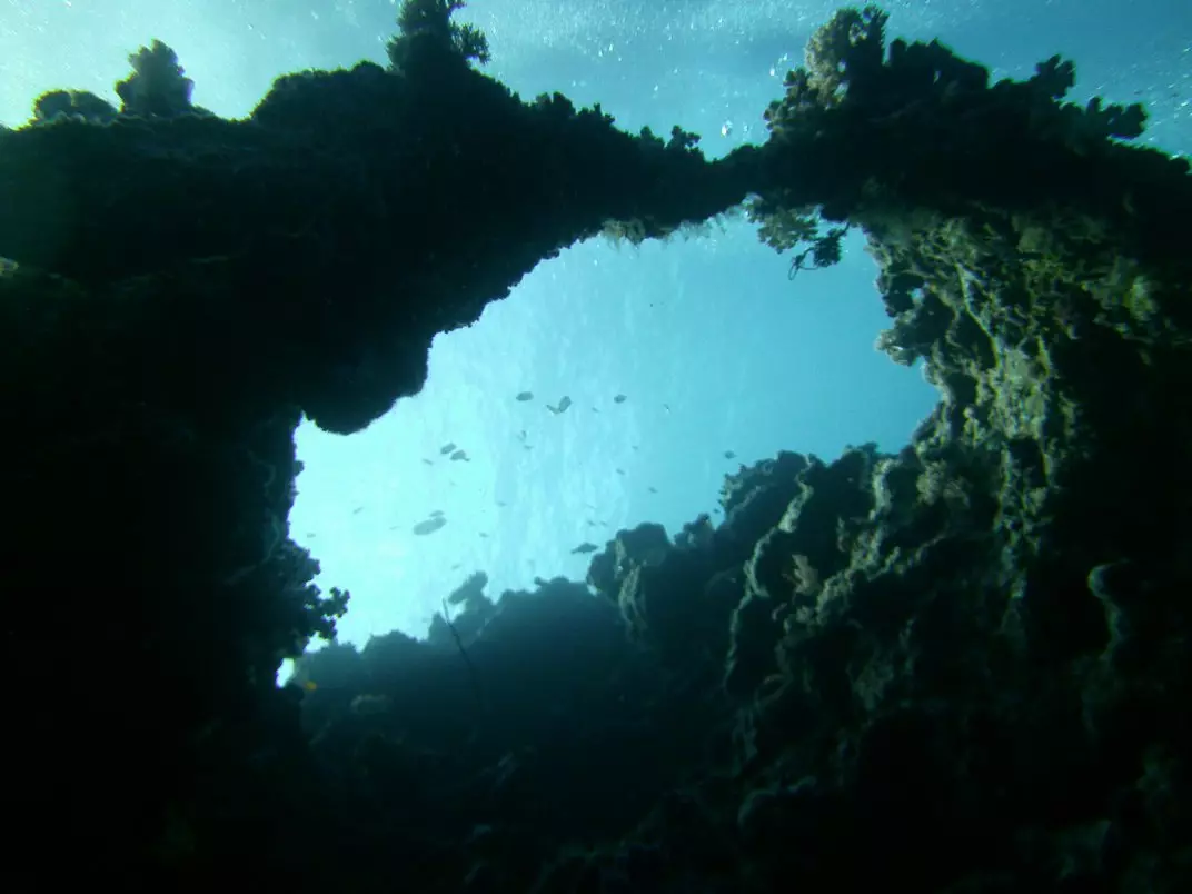 Explora algunos de los agujeros azules más profundos del mundo 27708_3