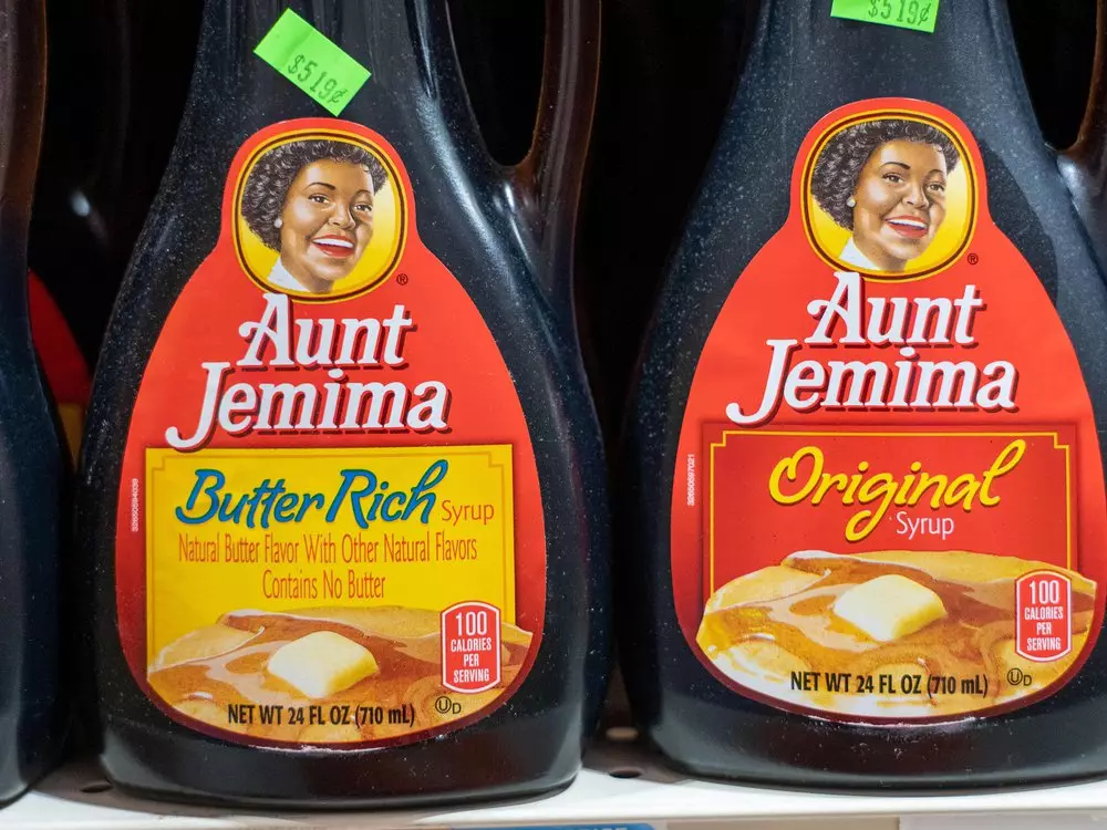 Sirup znamke teta Jemima, približno 2020