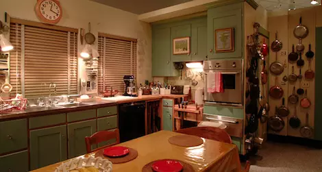 Julia Child's Kitchen yoo ṣii lẹẹkansi fun ayẹyẹ ọjọ-ibi 100th rẹ ni Smithsonian.