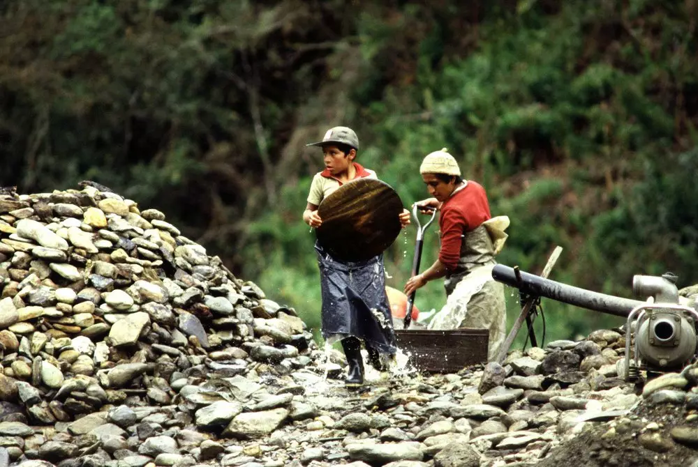 Peru Retak Turun dina Panambang Emas Ilegal