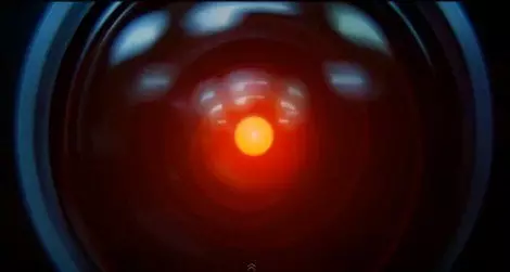 2001: Ny HAL 9000 an'ny Space Odyssey dia vehivavy tany am-boalohany