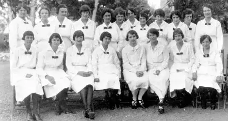 Harvey Girls, oko 1926., u večernjim uniformama u hotelu El Tovar.