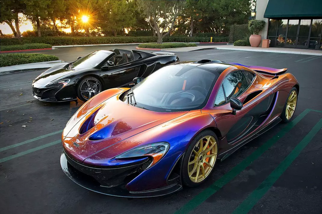 Суперкола McLaren P1