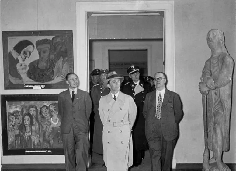 Ausstellung_entartete_kunst_1937.jpg