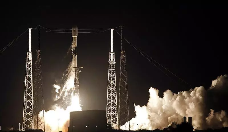 SpaceX orbitə 60 internet peykini buraxdı