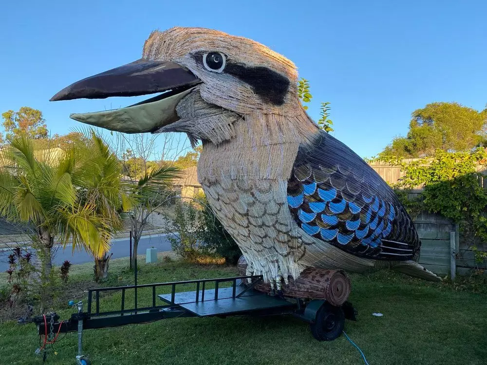 Isang Sculptor ang Ginawa nitong 15-Foot-Tall na Tumatawang Kookaburra sa Lockdown