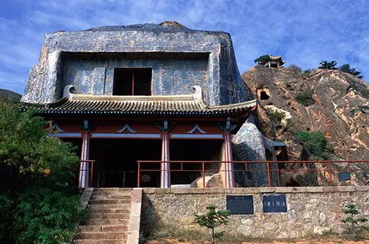 Galtzeko arriskuan dagoen gunea: Xumishan Grottoes, Txina 28109_2