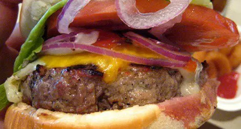 Como resistimos quando hambúrgueres e bacon acenam?
