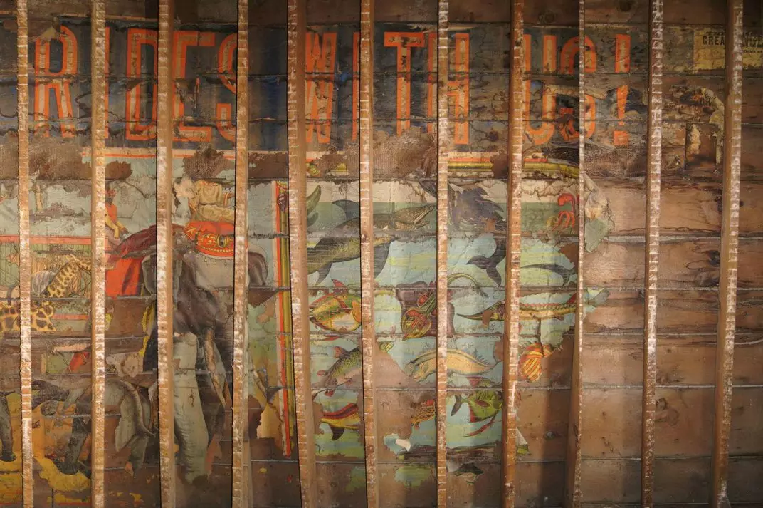 Вялізны плакат цырка 19-га стагоддзя знойдзены ў сценах бара Вісконсіна 28263_5