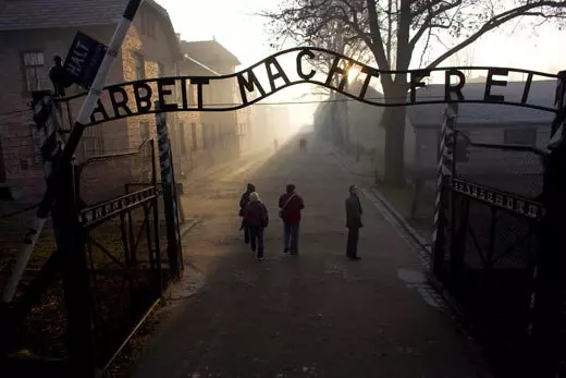 Auschwitz ကို ကယ်တင်နိုင်မလား။ 28348_3