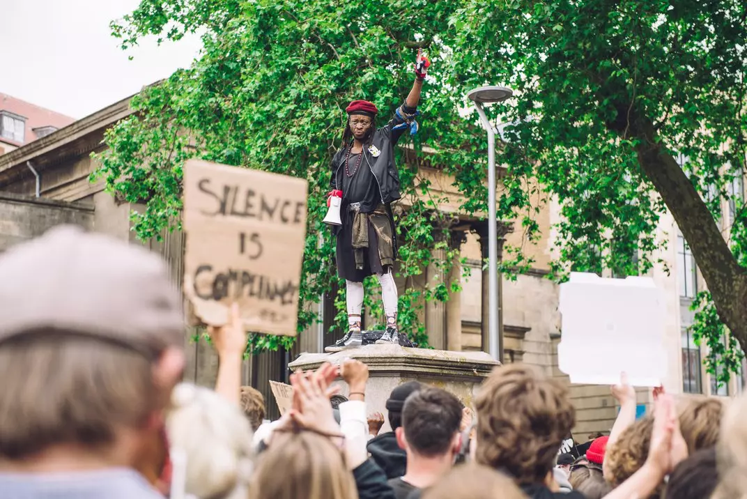 Omgevallen standbeeld van Britse slavenhandelaar te zien in Bristol Museum 28359_2