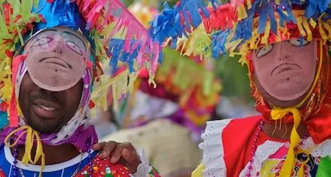 Skatieties Garifunas kultūras priekšnesumu