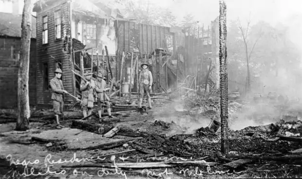أطلال مشتعلة في سبرينغفيلد ، 1908