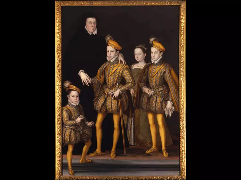 這幅 1561 年的肖像描繪了凱瑟琳·德·美第奇站在她的三個孩子旁邊，其中包括新加冕的查理九世