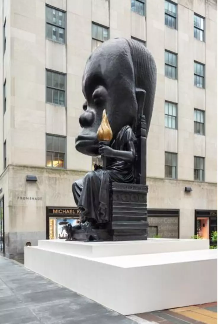 NYC मा रहेको यो स्मारक 'ओरेकल' मूर्तिले परम्परागत मूर्तिकलालाई विघटन गर्छ 29061_3