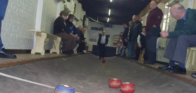 Concave vorm maakt het pad van de bal onvoorspelbaar