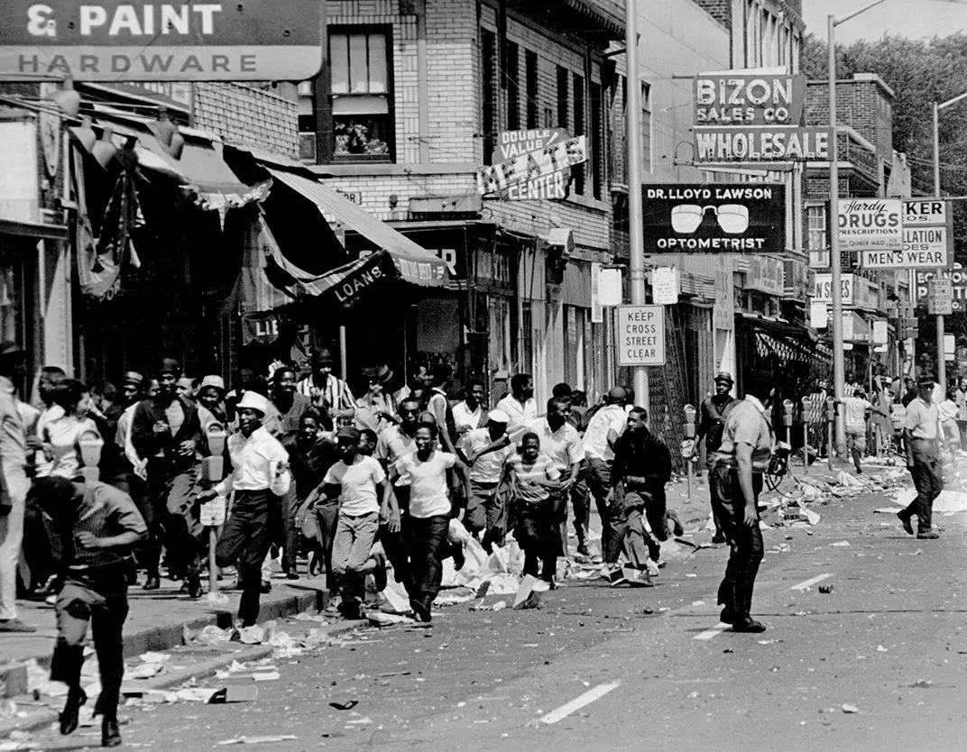 Detroit ၏ 1967 အုံကြွမှု 50 နှစ်ကြာပြီးနောက်နားလည်ခြင်း။