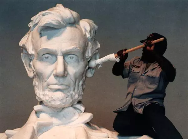 lincoln-memorial-caption-contest.jpg