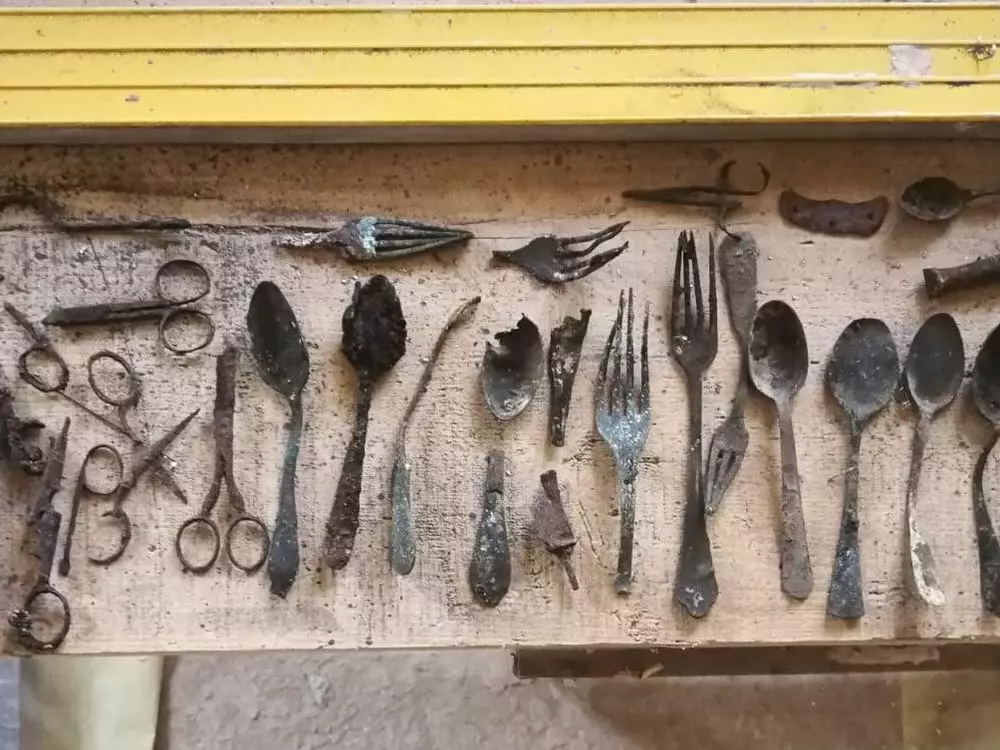 Кеш на алатки пронајдени во Аушвиц