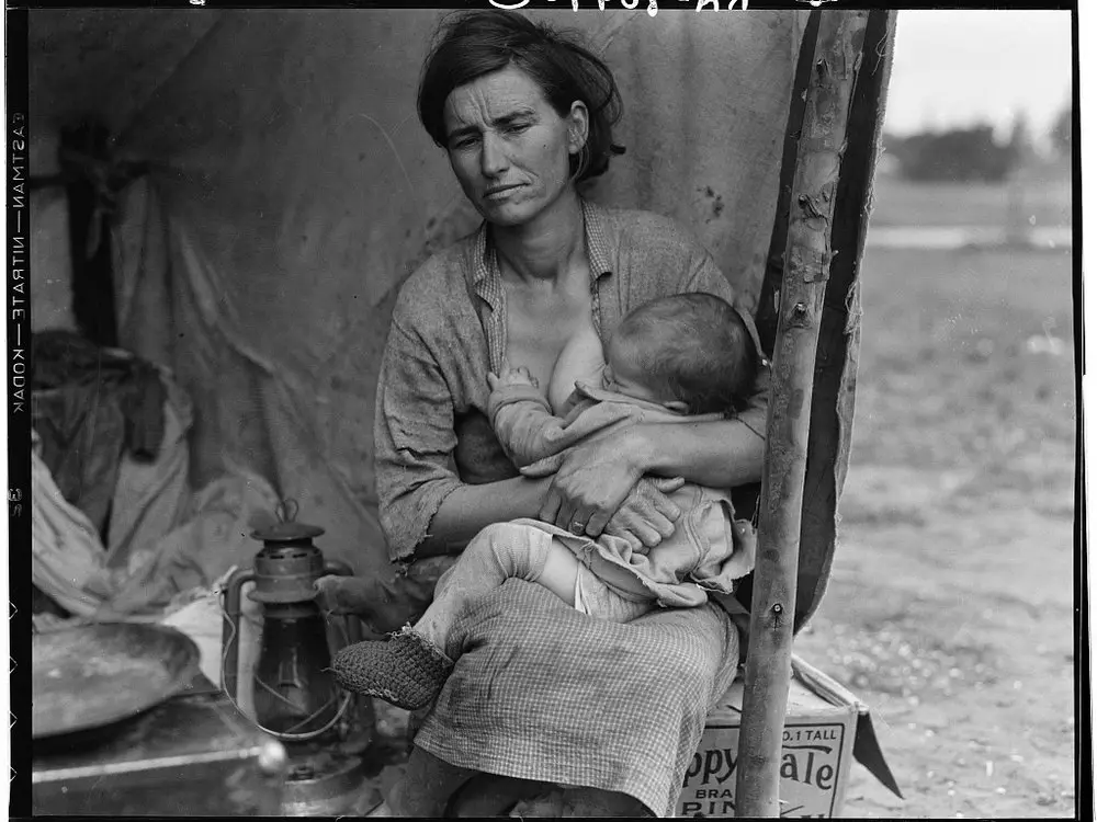Dorothea Lange, Migrantenfamilie van landarbeiders. Zeven hongerige kinderen. Moeder tweeëndertig. Vader komt uit Californië. Nipomo, Californië