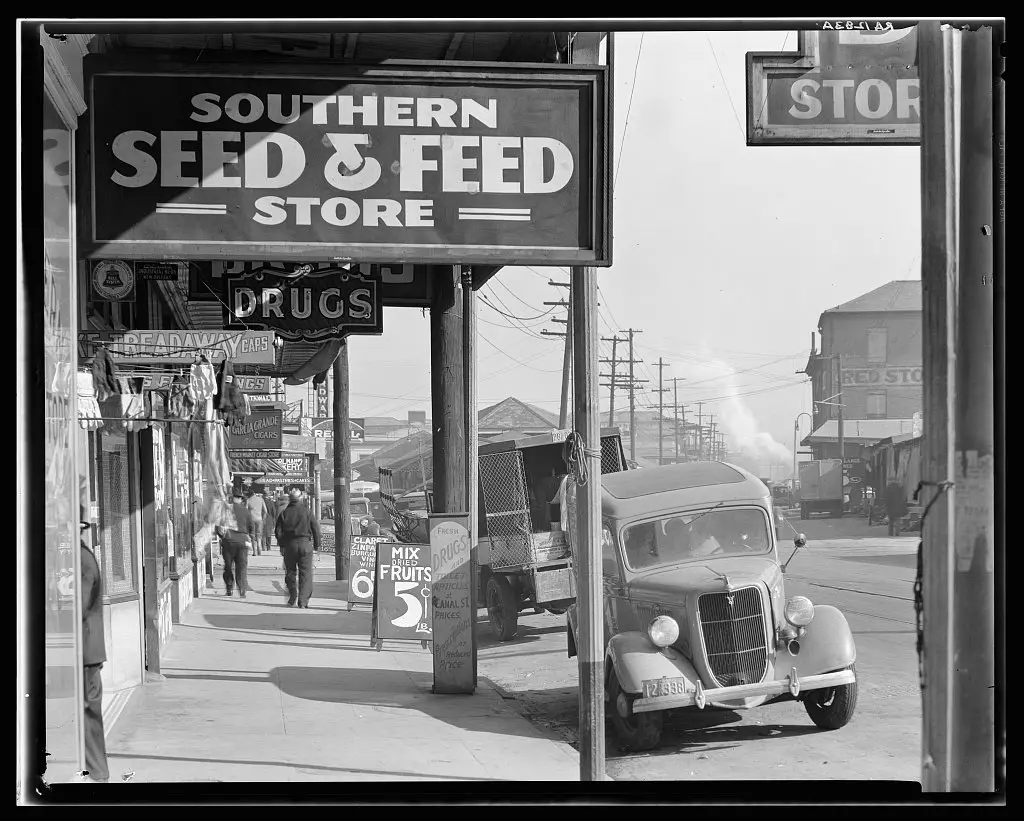 Walker Evans, Waterfront នៅ New Orleans ។ ទិដ្ឋភាពចិញ្ចើមផ្សារបារាំង។ រដ្ឋ Louisiana