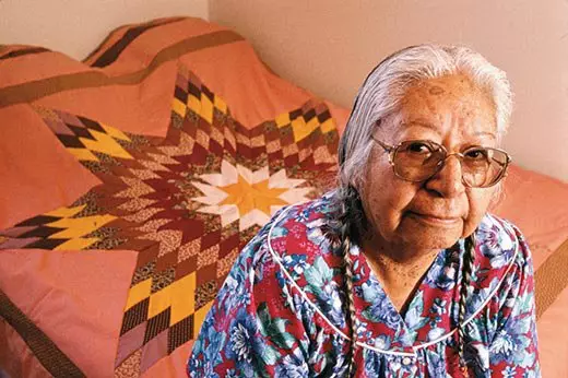 Kutolere Kochititsa Chidwi kwa Native American Quilts 29917_3